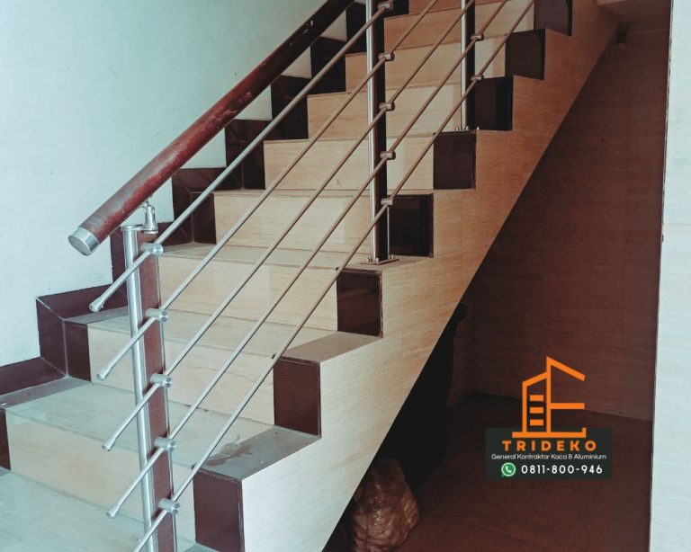 Pasang Railing Tangga Besi Kombinasi Kayu 2026 Minimalis